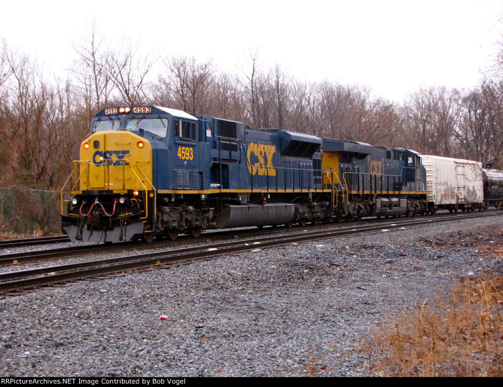 CSX 4593 and 962